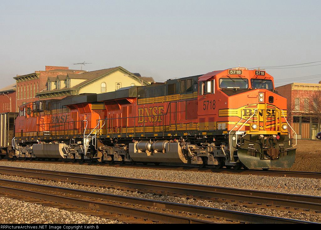 BNSF 5718 and 6172